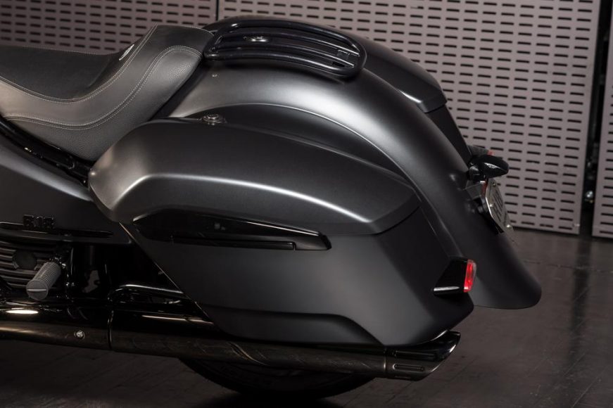 Die neue BMW R 18 Roctane: Inszeniert im Custom Bagger Style / The new ...